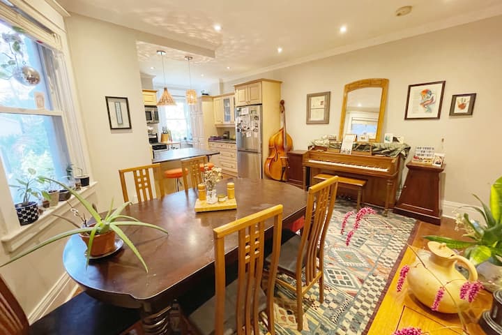 Sonic Boon - 3 Bedroom 1 Office Cozy, Artsy Home - Mississauga