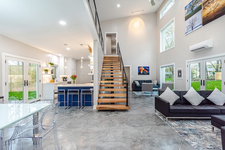 Contemporary Luxurious Estate At The Heart Of Como - Columbia, MO