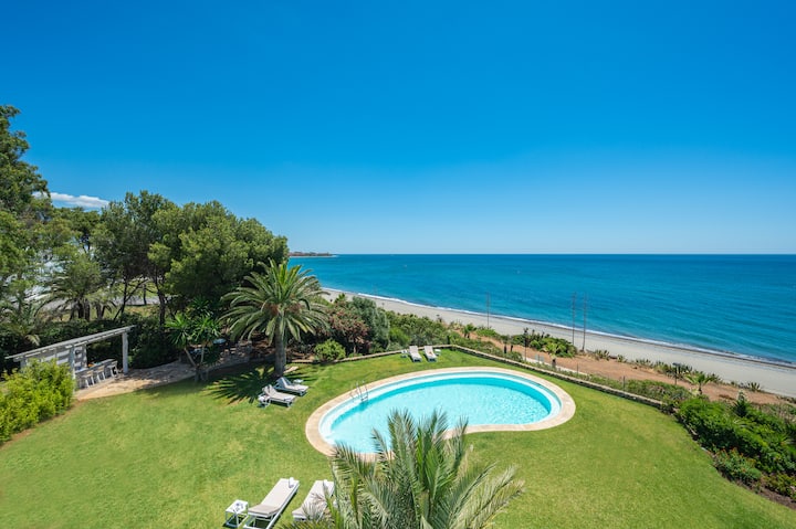 Wonderful Beach Property With Breathtaking Views - Estepona