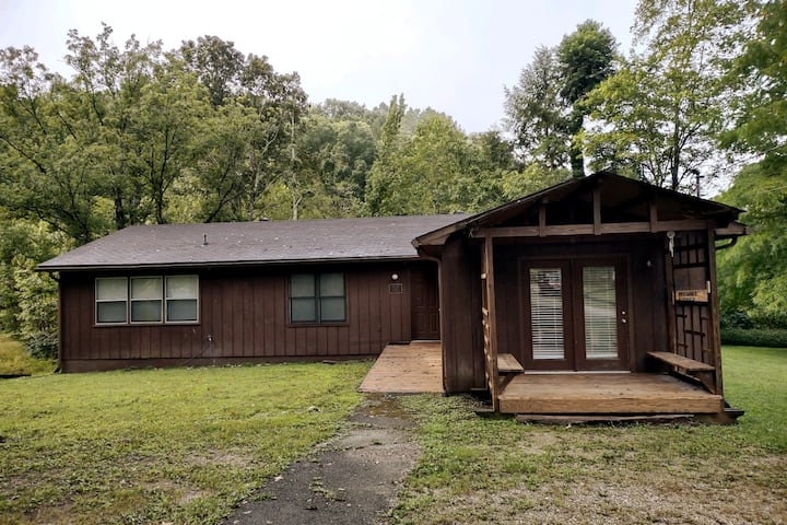 Rustic Cabin Near Red River Gorge-sleep Up To 18 - Irvine, KY