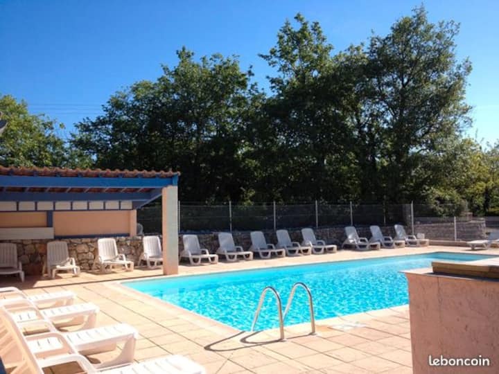 A Balazuc, Gite 4 Personnes Avec Piscine Commune - Balazuc