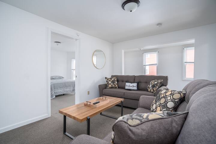 Easy Living Close To Everything - Glens Falls, NY
