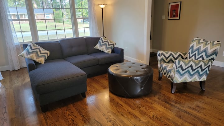 Brick Beauty - Spacious, Newly Renovated 4br Home - 費耶特維爾