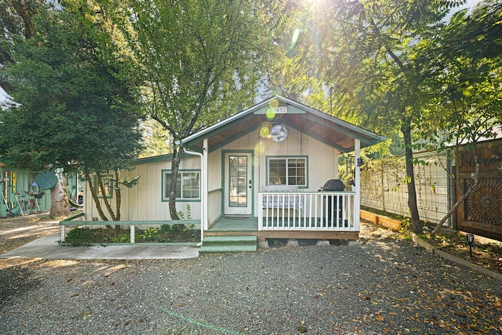 Creekside Retreat - Cottage Grove, OR