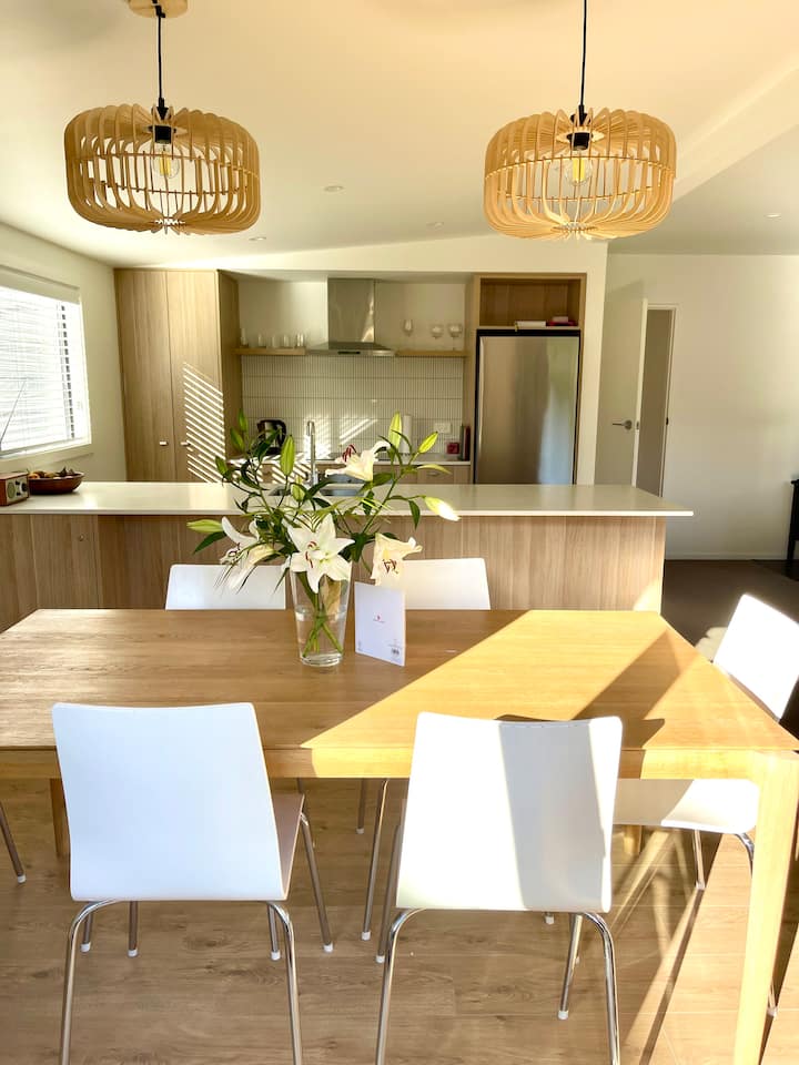 Modern Quiet Cottage Close To Lake. In Old Wanaka - Wanaka