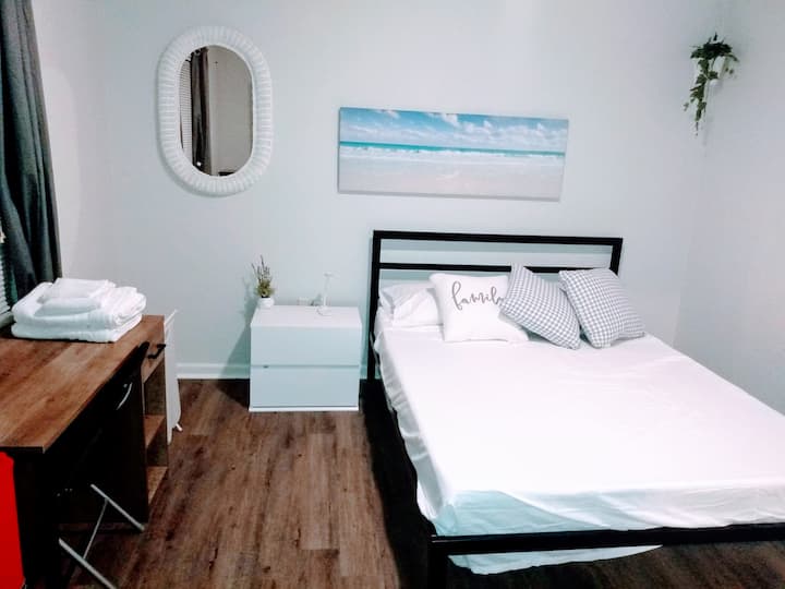 Budget-friendly Cozy Room With Private Bathroom - Gainesville, FL