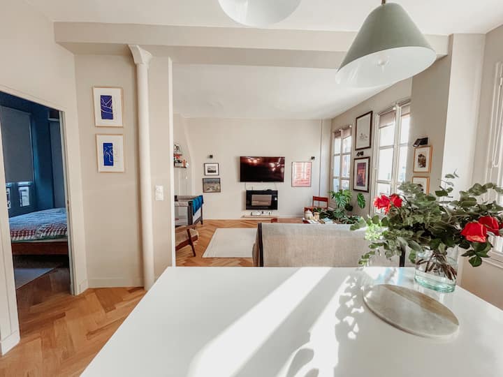 Luxurious Parisian Apartment, Perfectly Located - Paris