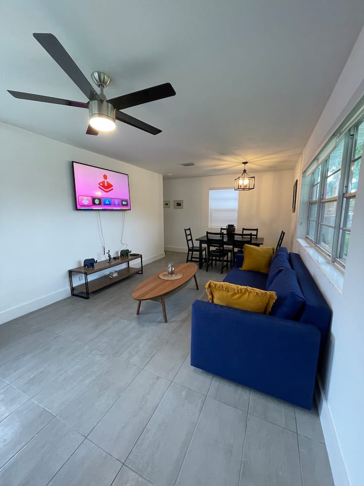 Beautiful 3bedroom 2bath Mins From Hollywood Beach - Hollywood, FL