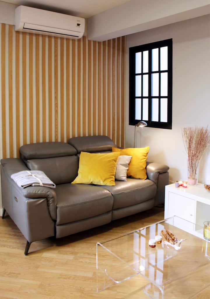 Comodo Piso De 2 Hab. Grandes En Plz De Las Flores - Málaga