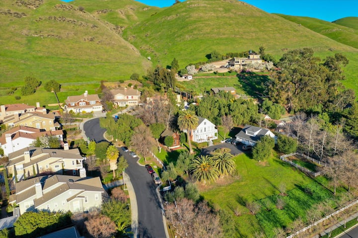 1 Bed/1 Bath Flat On Estate With Private Entrance - Fremont, CA