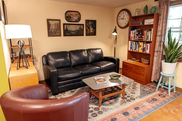 Stylish, Spacious, Private, On South Hill W/sauna! - Spokane, WA