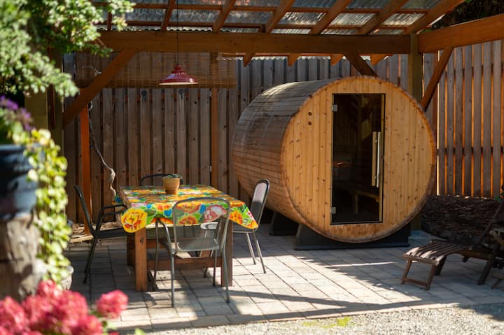 Stylish, Spacious, Private, On South Hill W/sauna! - Spokane, WA