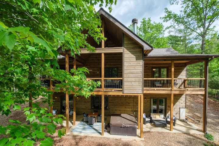 Modern Blue Ridge Cabin-spa-waffle Bar-ping Pong - Blue Ridge, GA