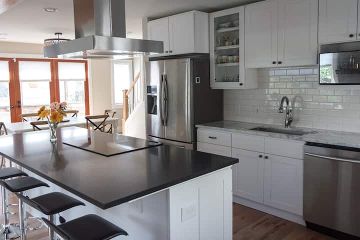 Family-friendly Roosevelt Home, Walk To Light Rail - Seattle, WA