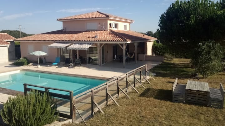 Villa Tout Confort Avec Piscine - Gers