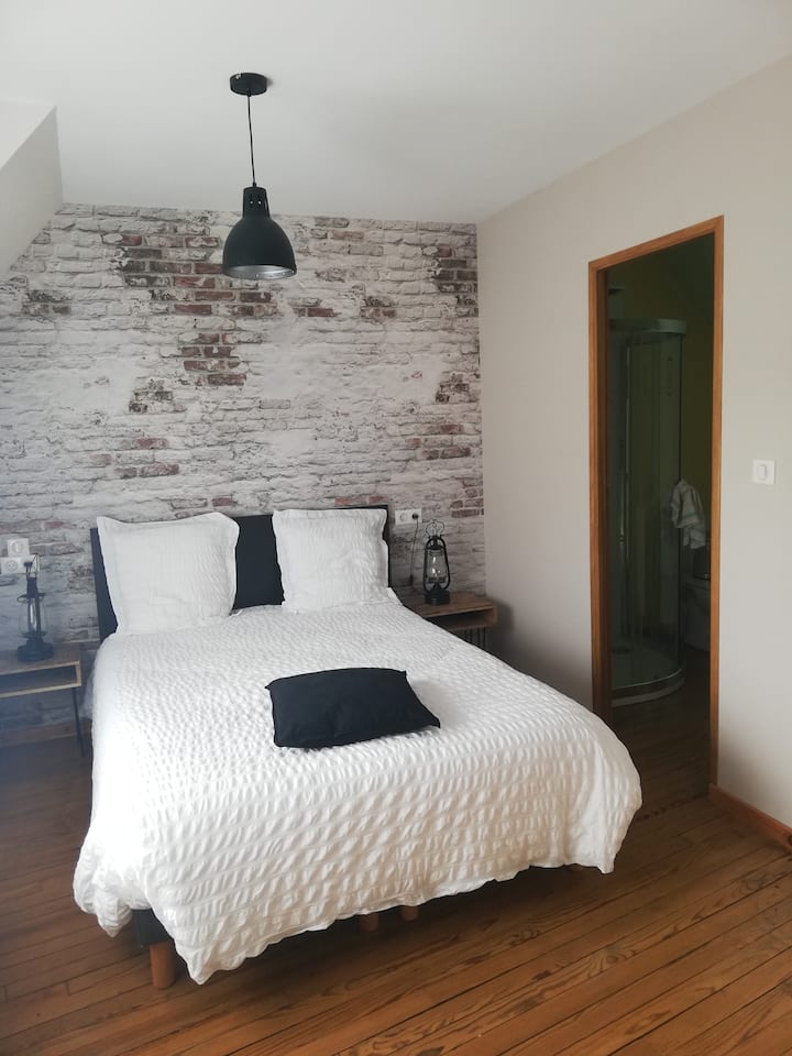 Chambre Au Bord Du Canal De La Somme - Albert