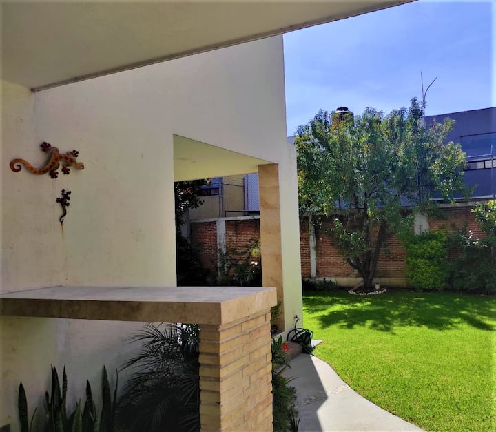Lujosa Casa C/jardín, 4 Re,  2.5 Ba, Superubicada - 푸에블라