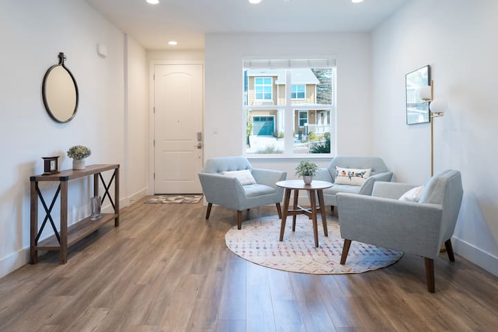 Modern 4 Bdrm/2.5bath With Sauna! - Santa Rosa, CA