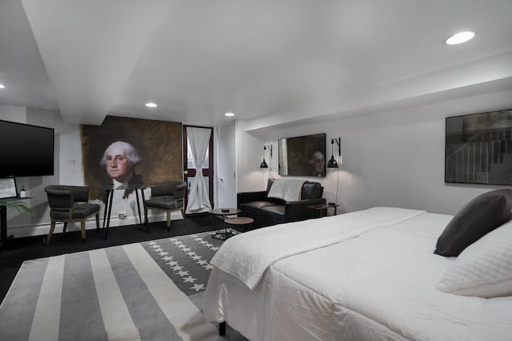 Old Town Gem W. Modern Comforts & Ample Parking! - Alexandria, VA