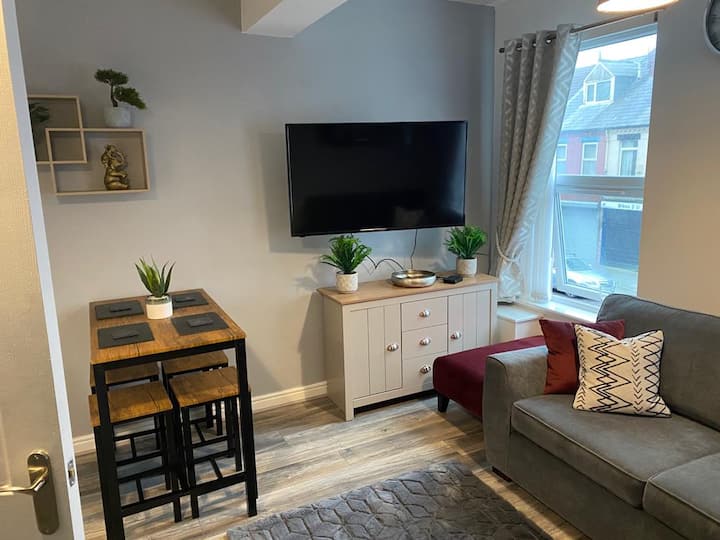 Luxury 2 Bed Apartment Only 400 Metres From Lfc - Liverpool, UK