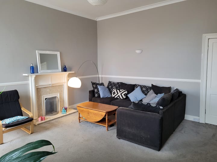 Spacious, Traditional 3-bedroom Tenement - Glasgow