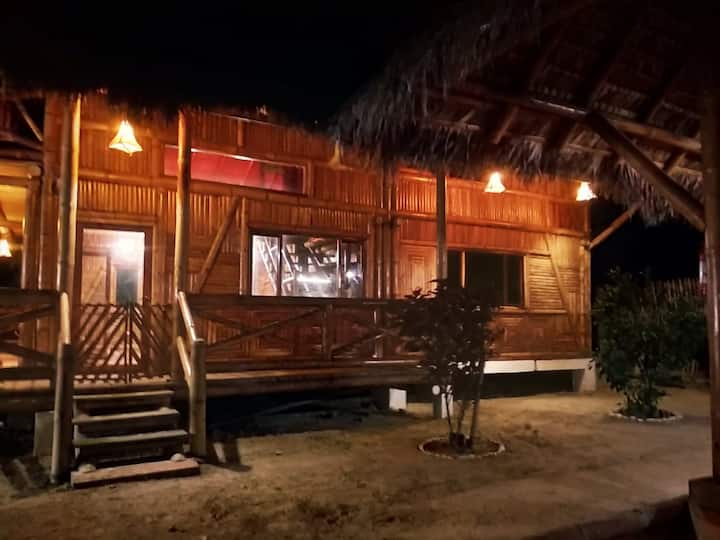 Encantadora Casa De Bambu, Rodeada De Naturaleza. - Canoa