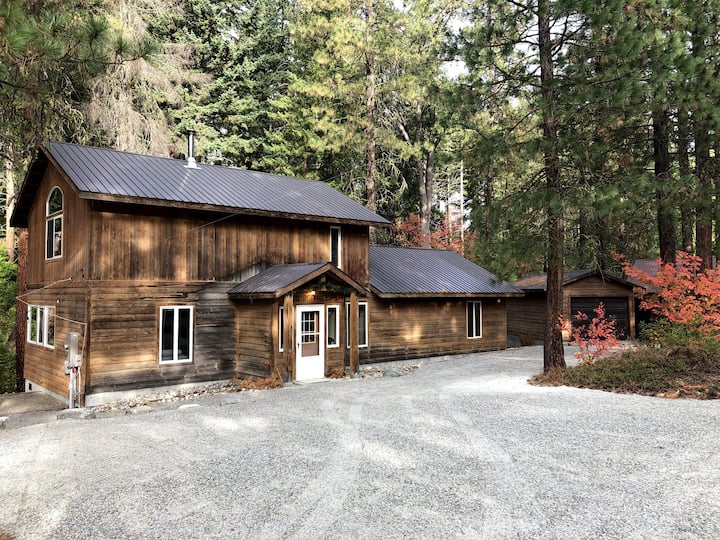 Mountain Retreat, Pristine Hot Tub, Walk To Town - Plain, WA