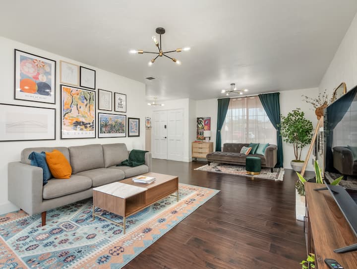 Boho Glam | Pet Friendly, Yard, Garage Parking - Fresno, CA
