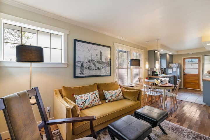 Tucked Away Bungalow | Office | Hs Fiber | A/c - Seattle, WA