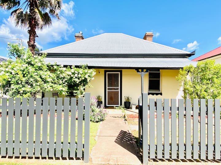 Original Stone Cottage M -Fireplace
5min Walk Town - Mudgee