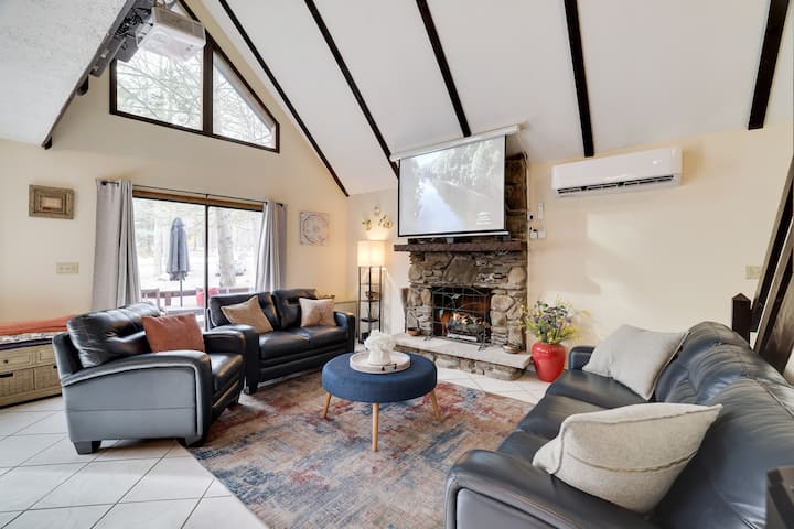 Mountain Chalet Retreat 4 Beds Hot Tub Sauna Games - Lake Wallenpaupack, PA