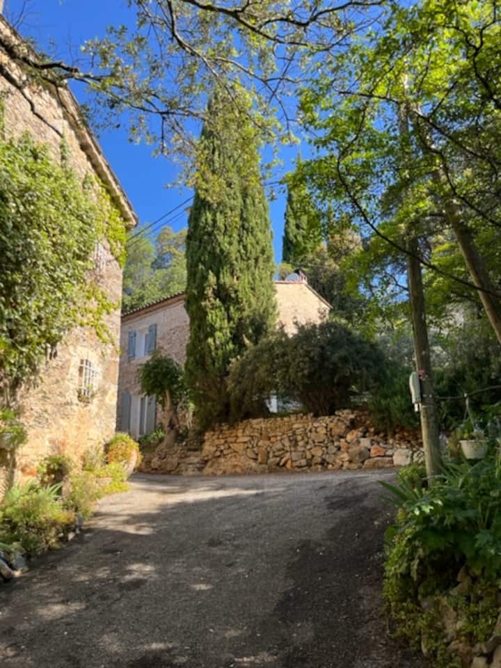 Chez Mira - Gîte Provençal - Le Thoronet