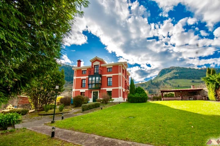 Preciosa Casa Rural Con Jardín, Montañas Y Río - Los Corrales de Buelna
