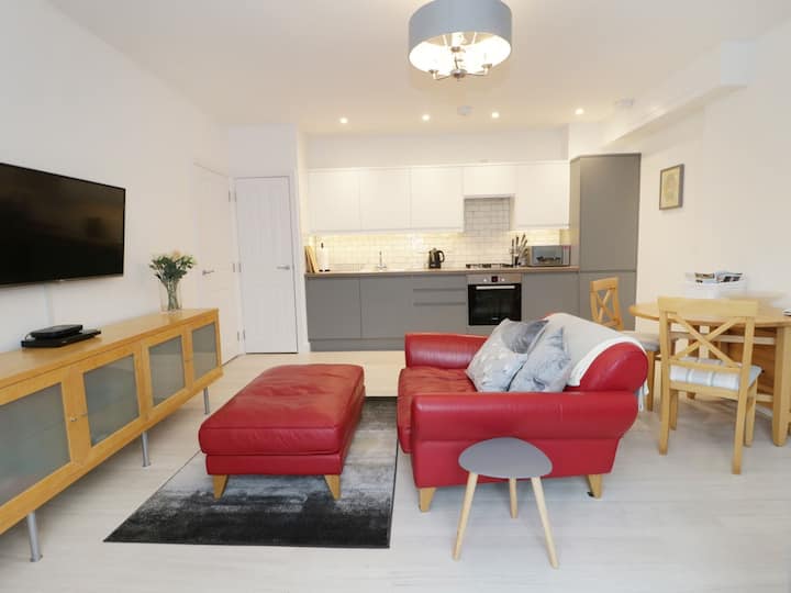 Lovely Well Appointed 1 Bedroom Apartment - Bradford-on-Avon