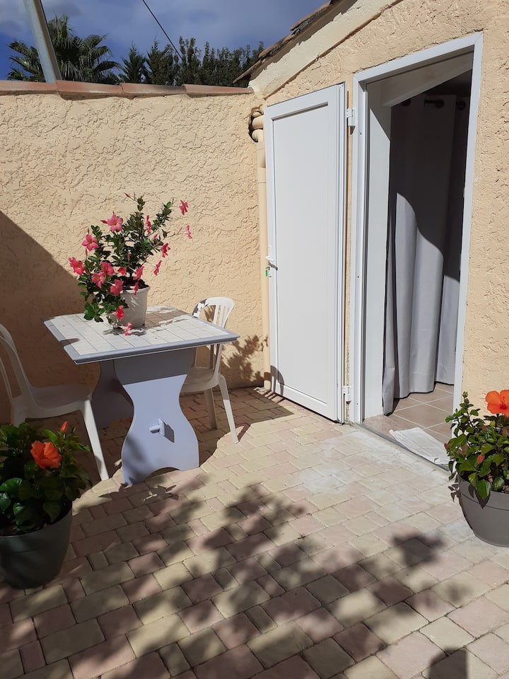 Adorable Studio Avec Parking Gratuit - Marignane
