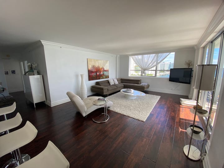 Best City And Water Views. Flamingo Spacious 2-bed - Miami Beach, FL