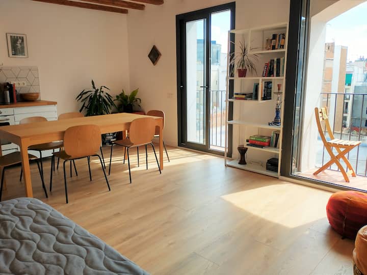 Sunny 2-bedroom Apartment In Old City Centre - Barcelone