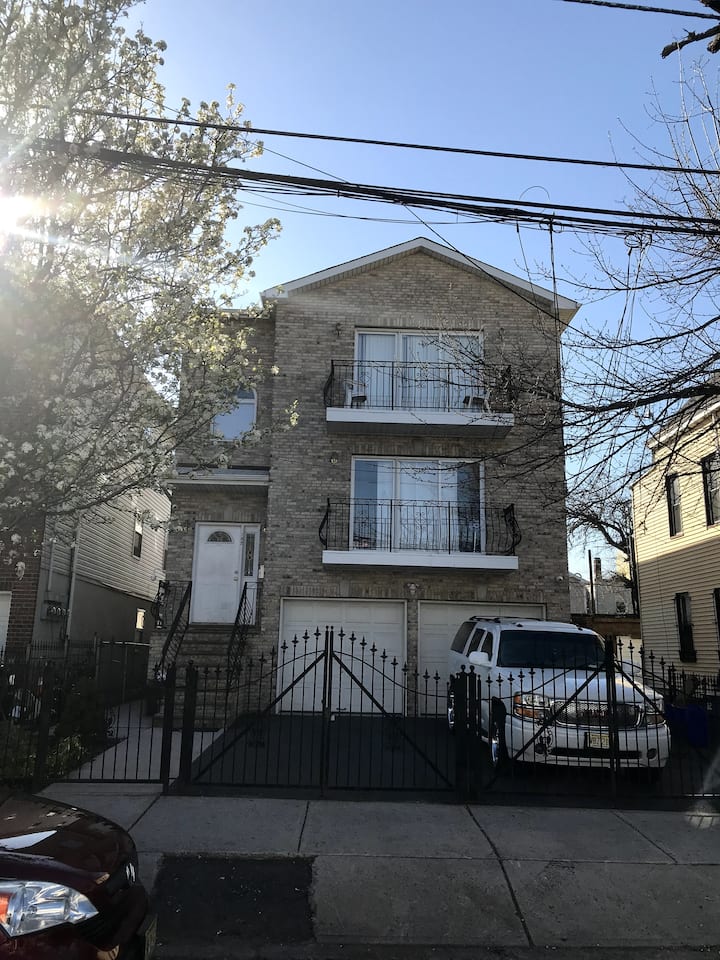 Centrally Located Apt Ideal For Business&pleasure. - Newark, NJ