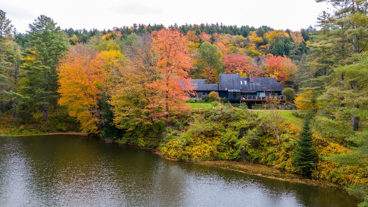 Spacious Mountain Retreat Set On 7 Acres & Pond - Stowe, VT