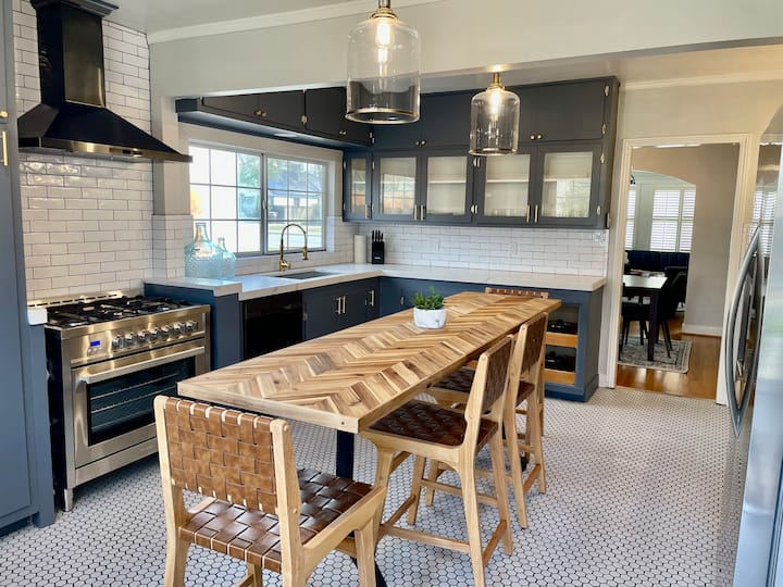 Gourmet Kitchen, Recently Renovated Craftsman - ベーカーズフィールド, CA