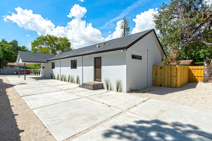 Lux Stay - Two Bedroom Apt B - Miami, FL