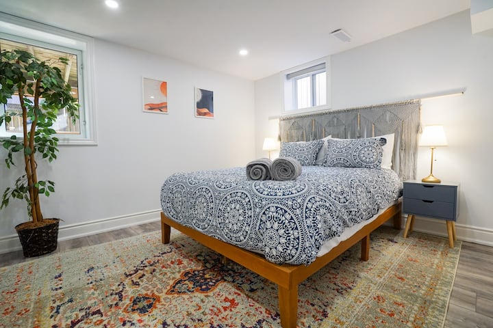 Renovated Home Away From Home - Monthly Rates - Toronto