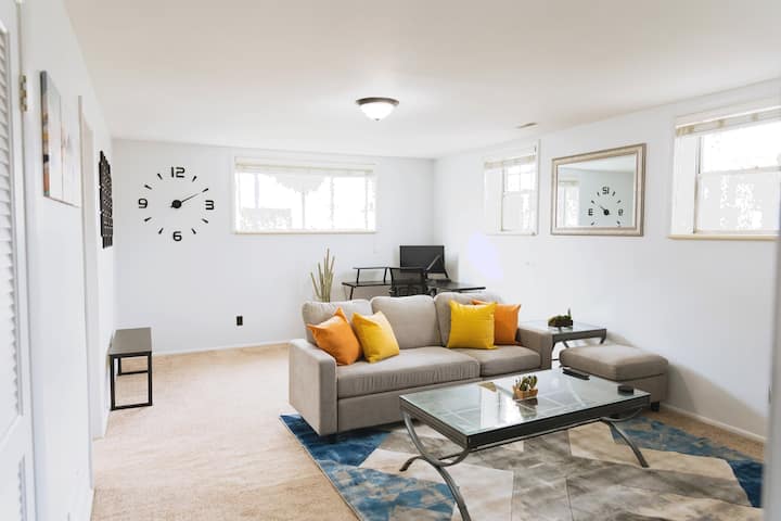 Slc Desert Suite: Private Entry, Laundry, King Bed - West Valley City, UT