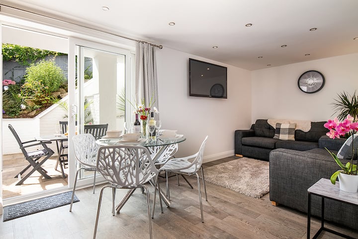 Beautiful, Dog Friendly, Woodlands, Beaches, Patio - Colwyn Bay