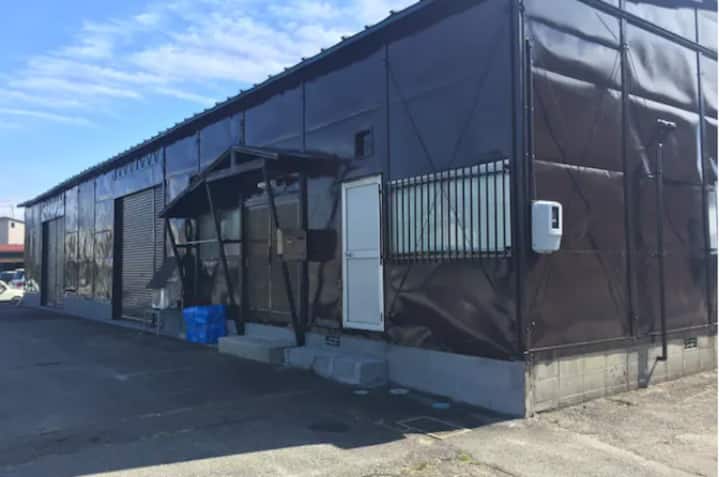 車での白川郷、上高地、高山観光の基地に。倉庫を改装した9ベッドの宿泊施設を貸し切りレンタル - Takayama