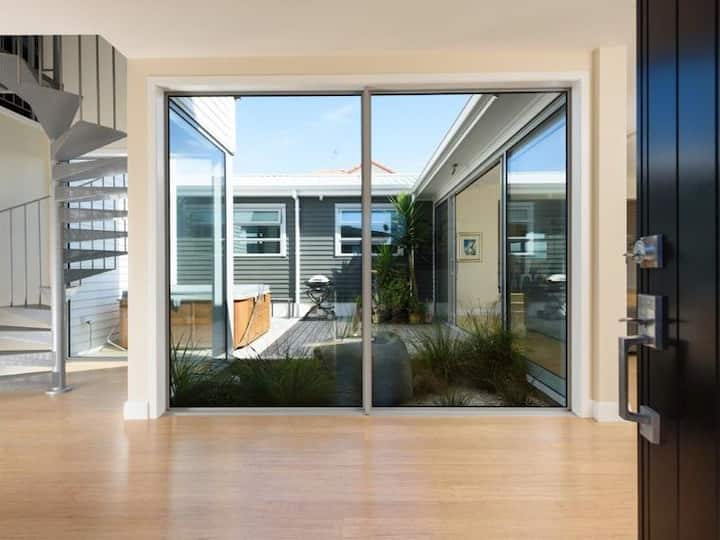 Luxurious Papamoa Beach Nest -  150m To Beach - Papamoa