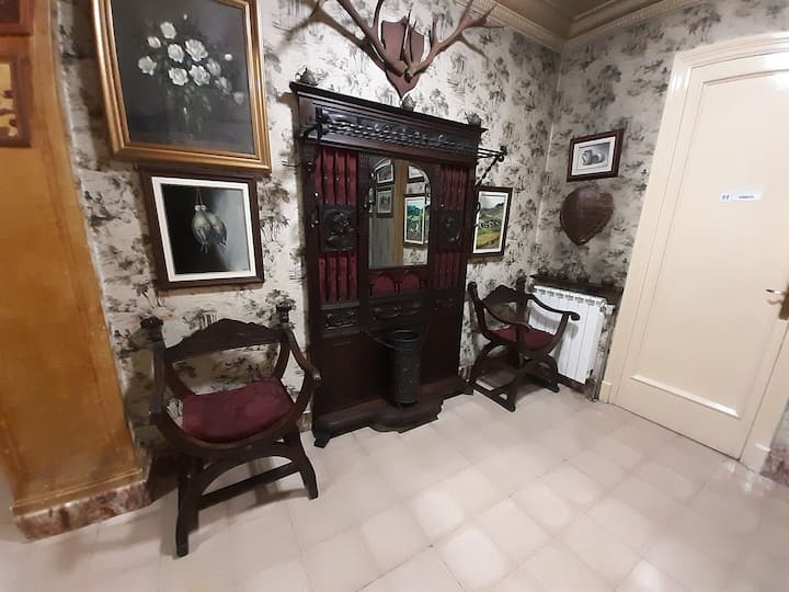 Piso Con Grandes Espacios, En Centro Ciudad - Rubió
