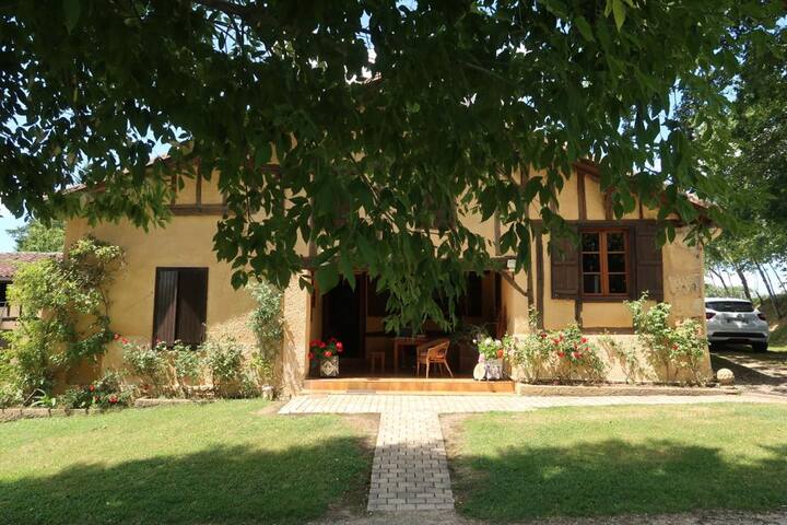 Maison De Campagne Chaleureuse Avec Piscine - Cazaubon