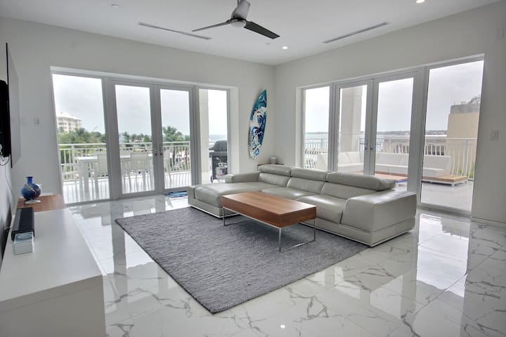 Stunning 4 Bedroom Condo With Large Balconies - Nasáu
