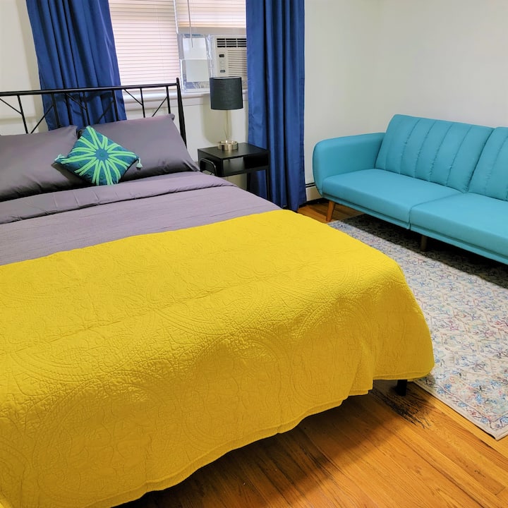 Safe, Great Location 2 Bedroom Apt, Self Check-in - Niles, IL